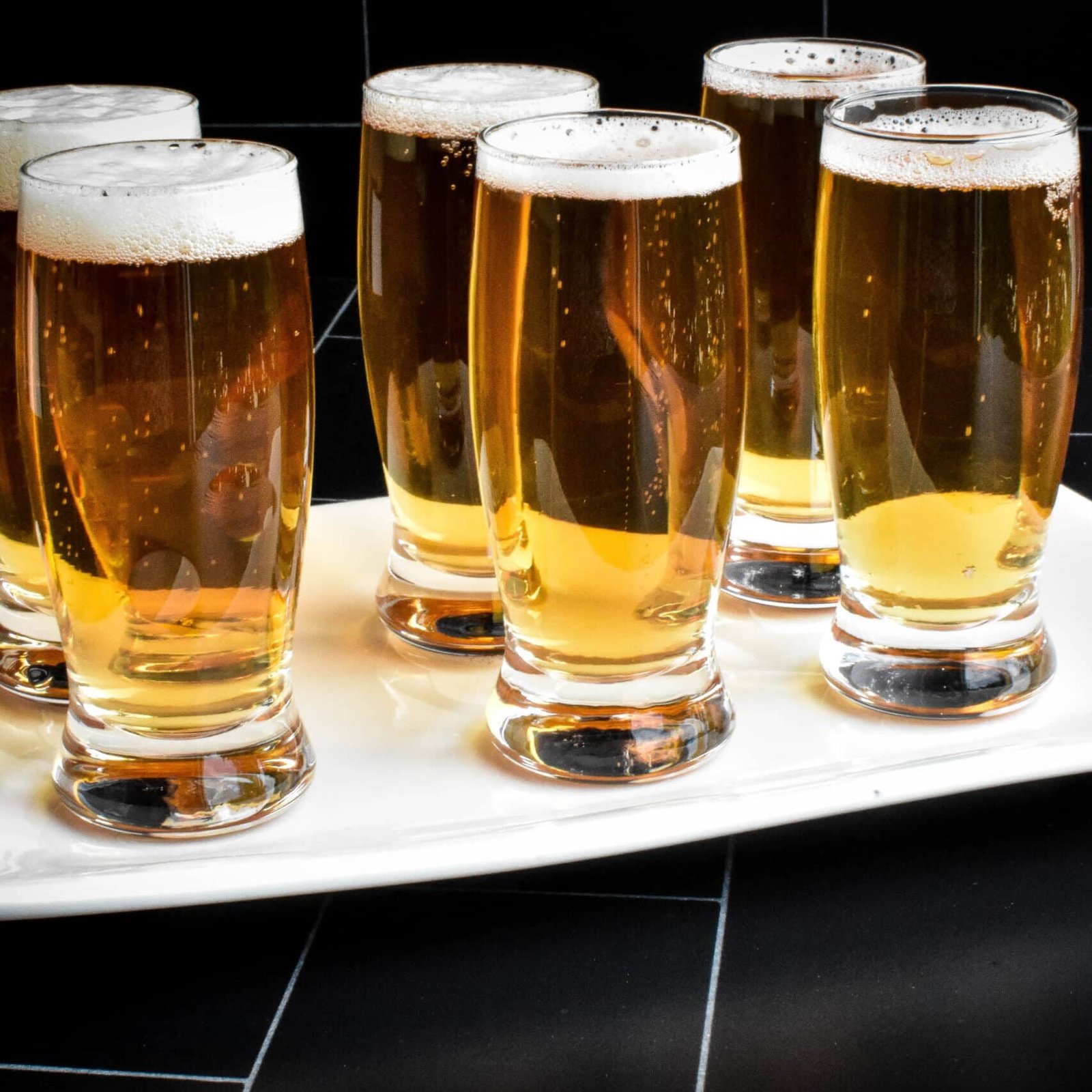 Stiklinės alui nuoma - Makemebite - vieno kąsnio užkandžiai Šiauliai